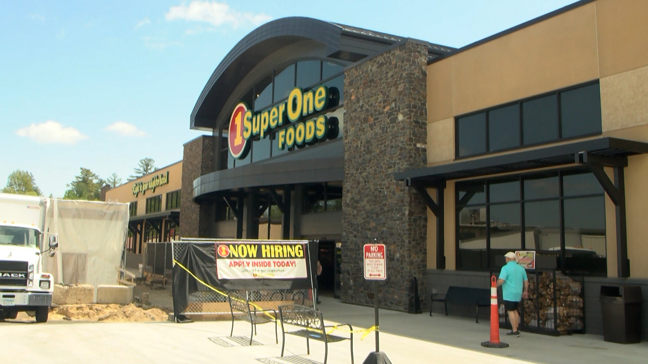 Super One Foods Opens New Location in Walker