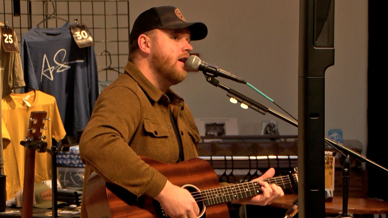 In Focus: Country Artist & MN Native Aaron Simmons Holds Concert in New ...