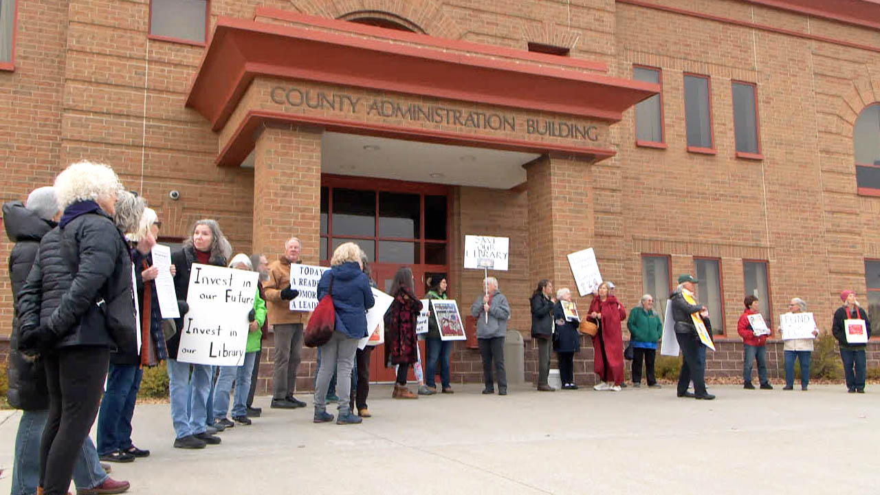 Protesters Rally Against Funding Cuts to Bemidji and Blackduck Libraries