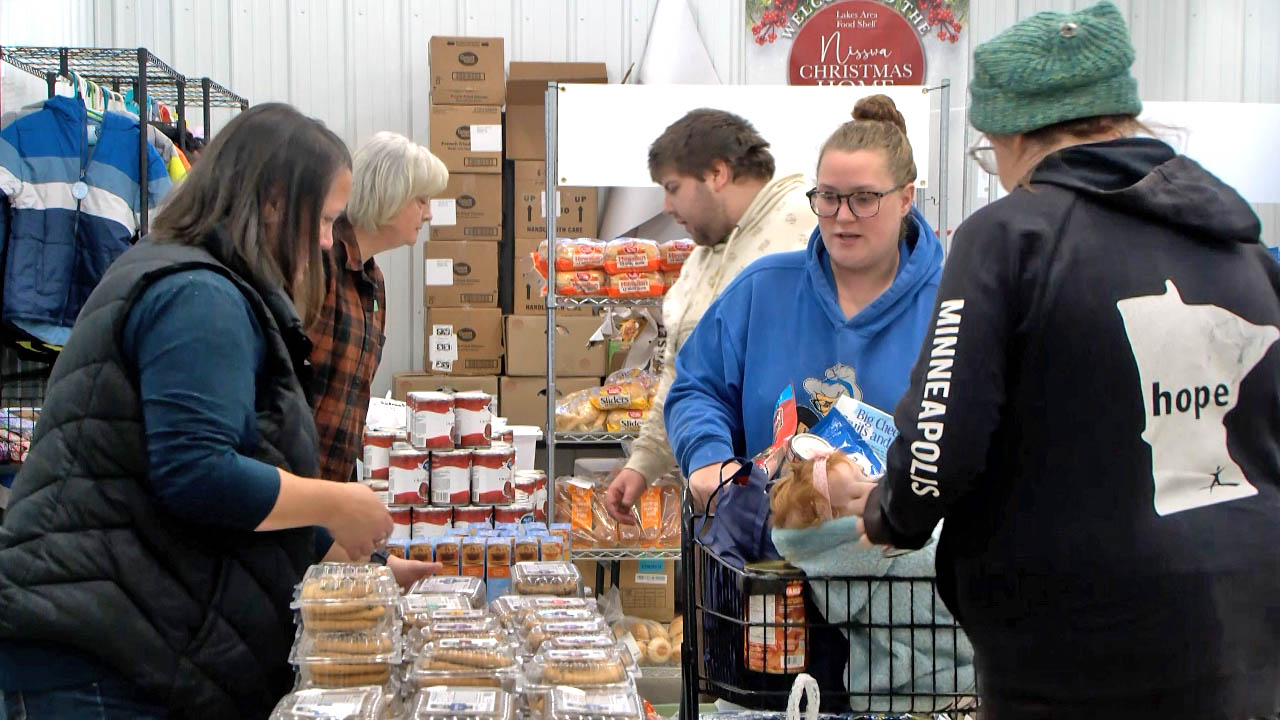 Lakes Area Food Shelf Begins Thanksgiving Food Distribution