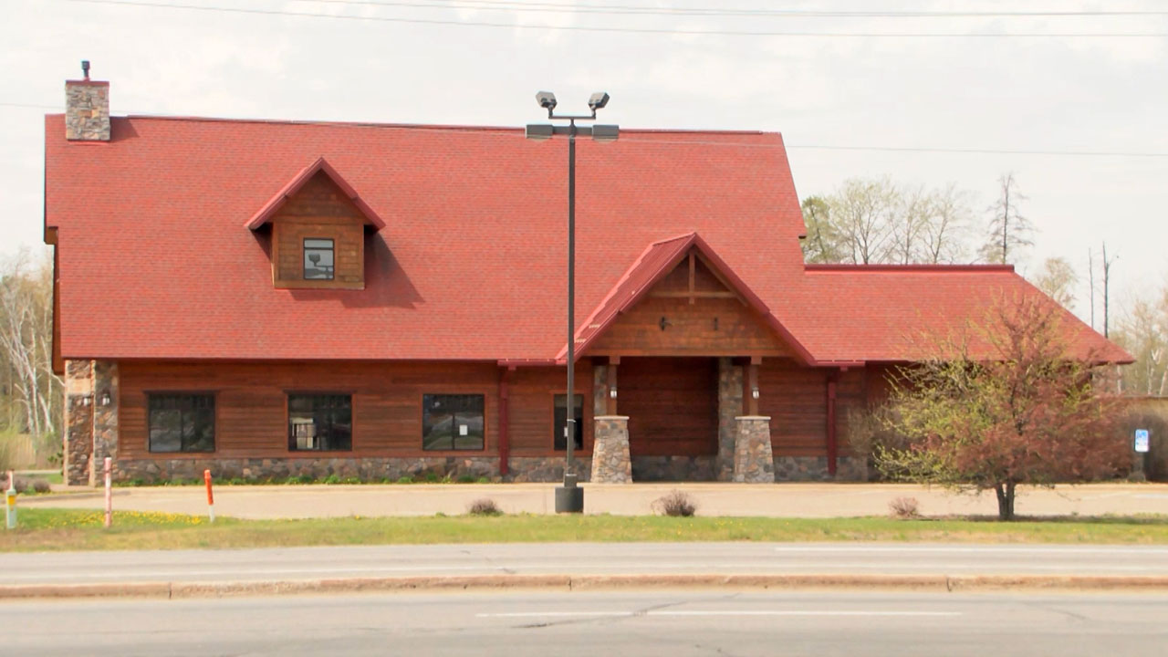 Log Cabin-Themed Wendy's, a Nisswa Landmark, Shuts Down